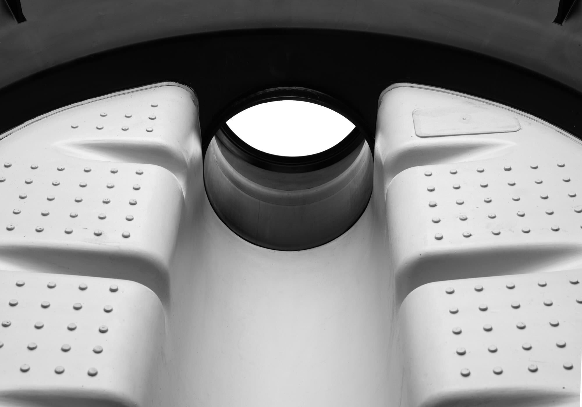 ROMOLD PP-Einsteigschacht DN 1000, Gerinne DN/OD 160, Zulauf bei 180° und 2 seitliche Zuläufe ...